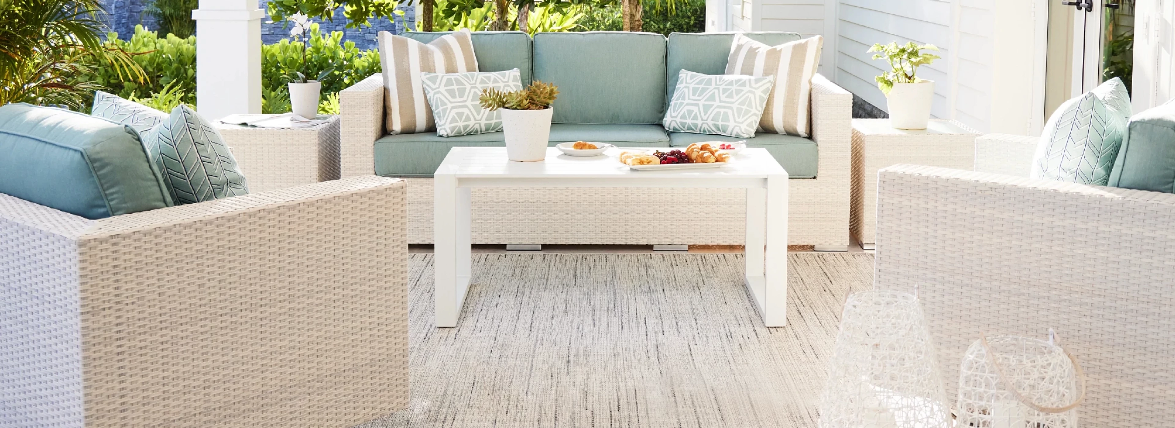 City furniture patio set store