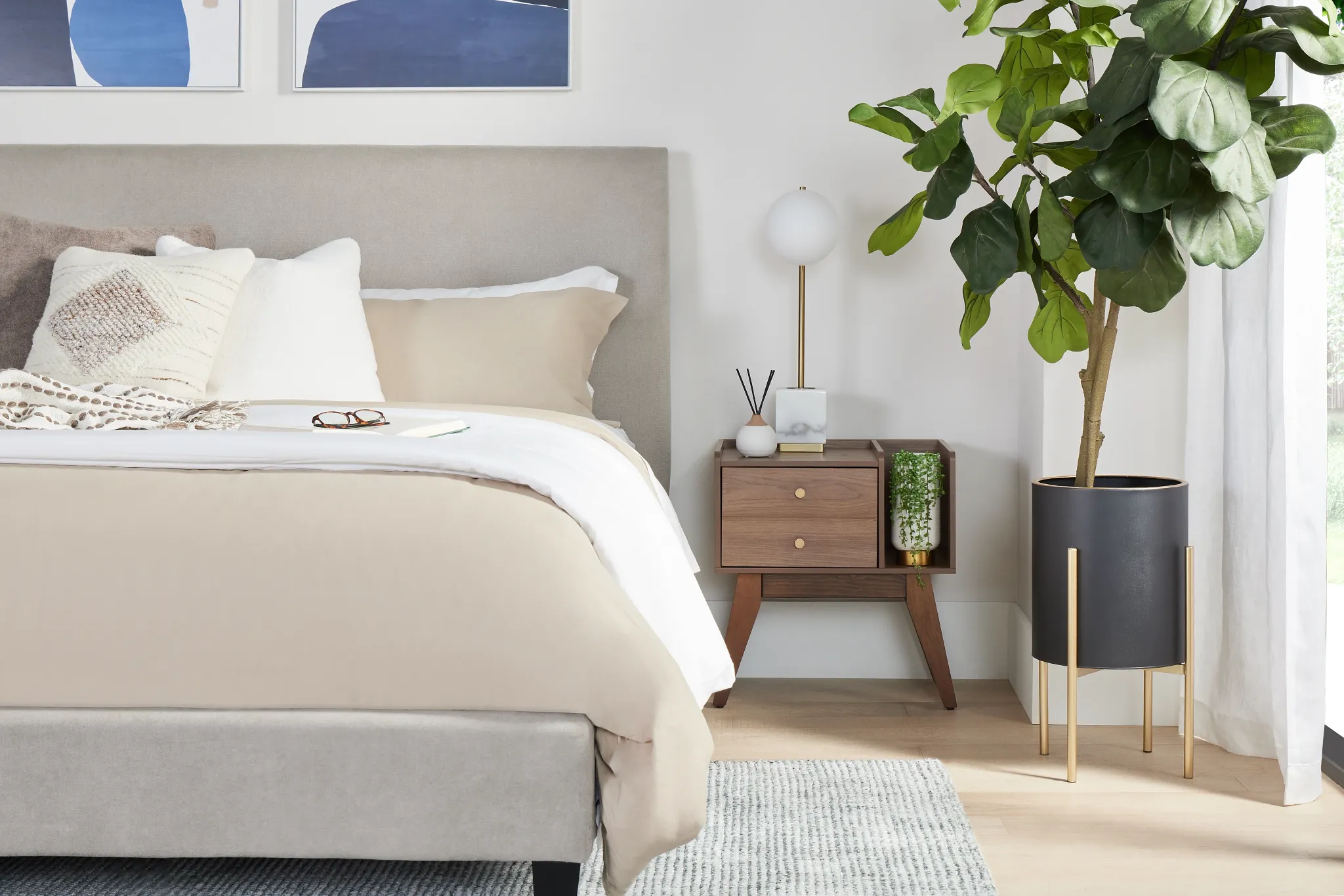 Lucy Light Gray Uph Platform Bed